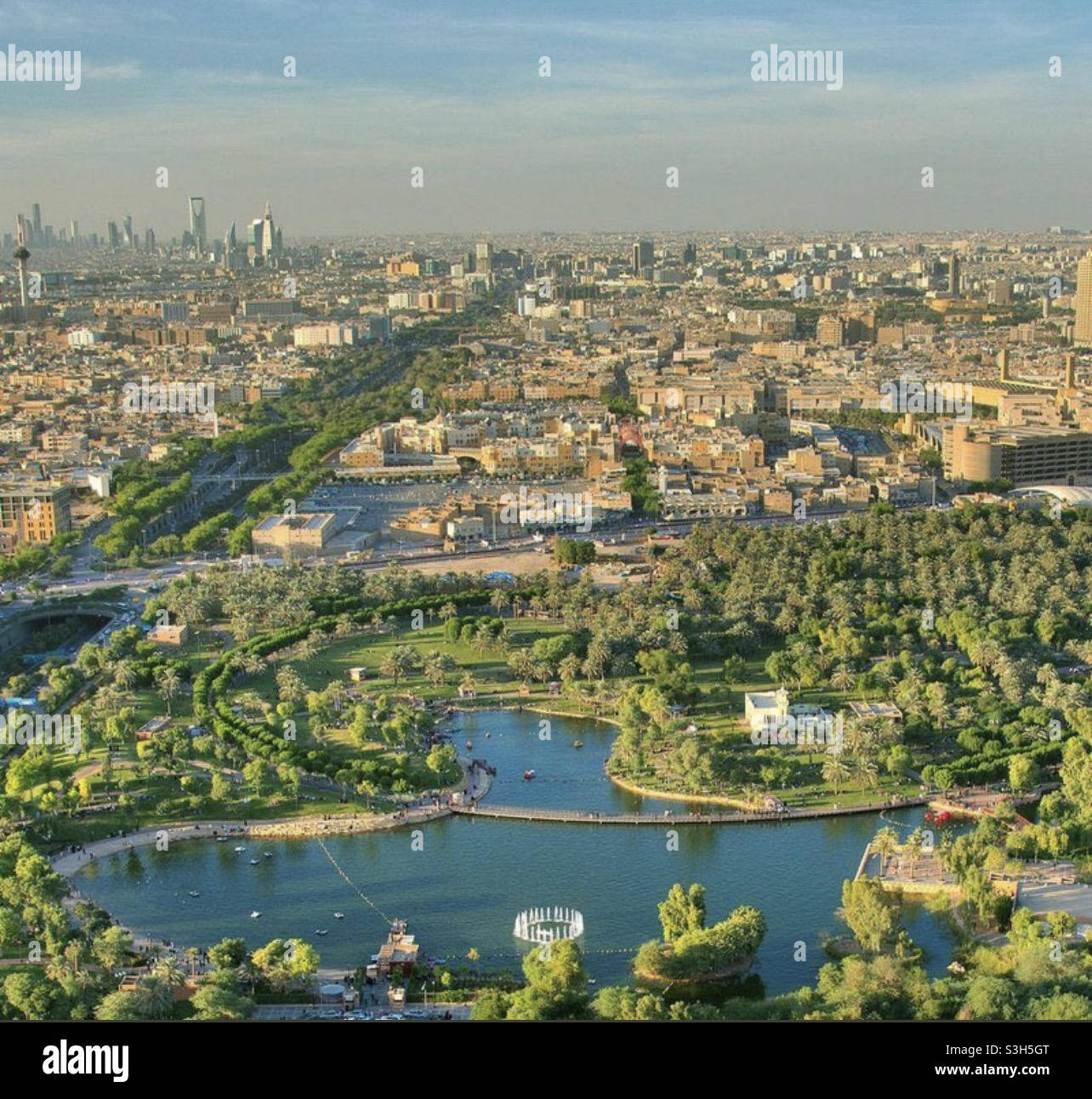 Riyadh parks hi-res stock photography and images - Alamy