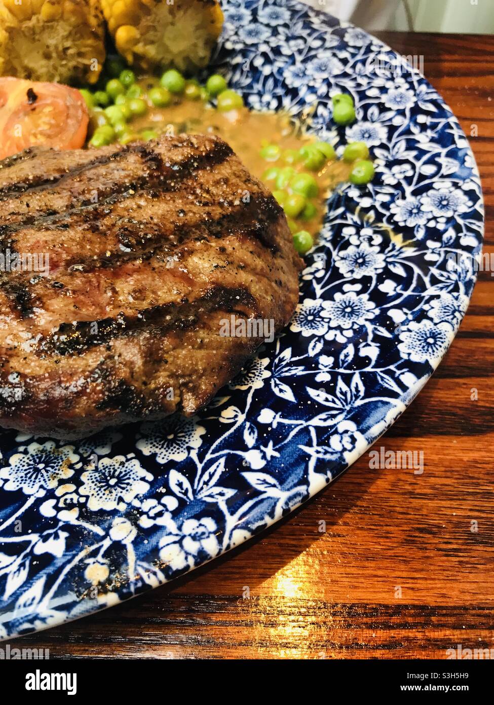 Weatherspoon’s pub well cooked Steak Stock Photo - Alamy