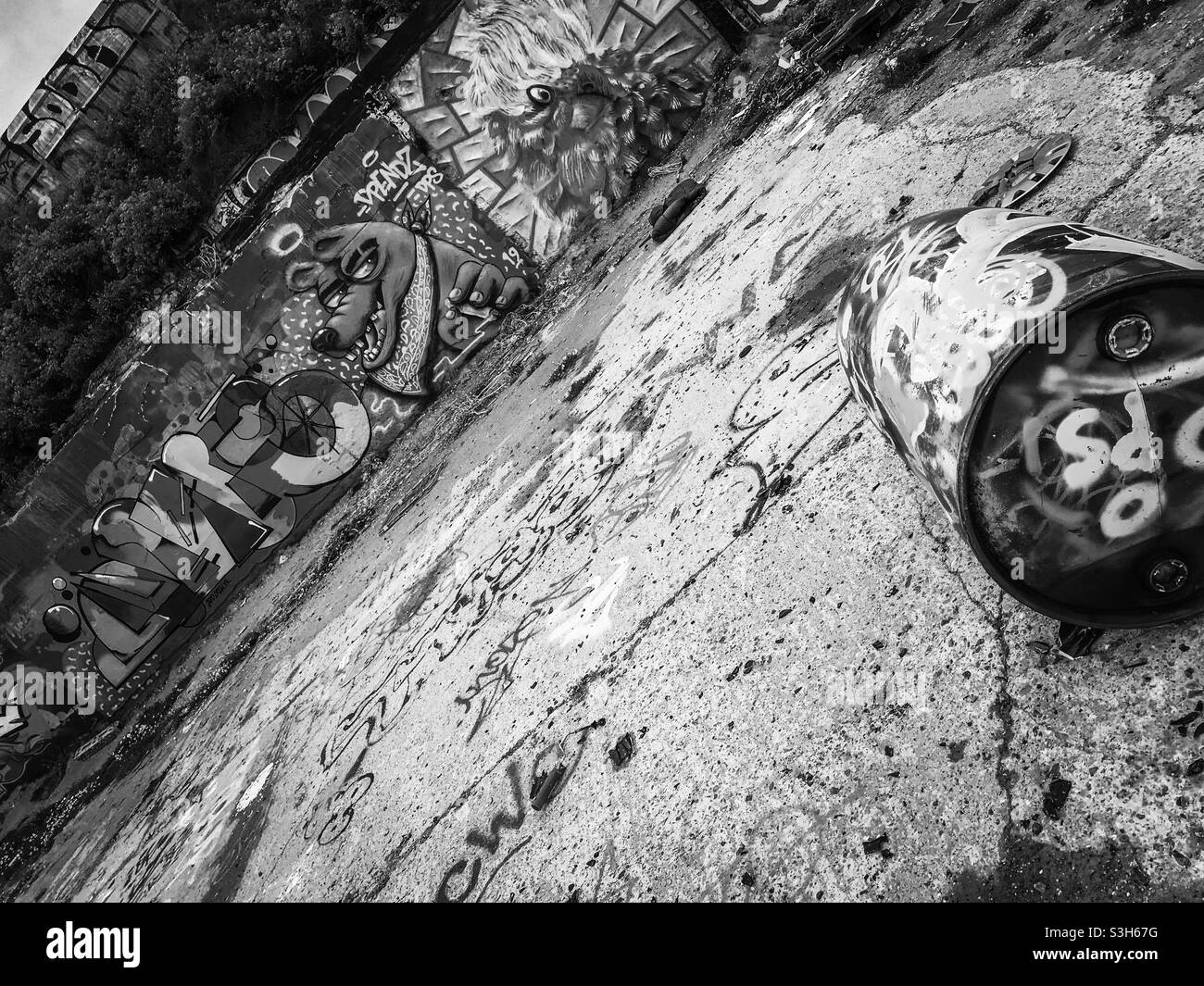 Waste ground with graffiti hi-res stock photography and images - Alamy