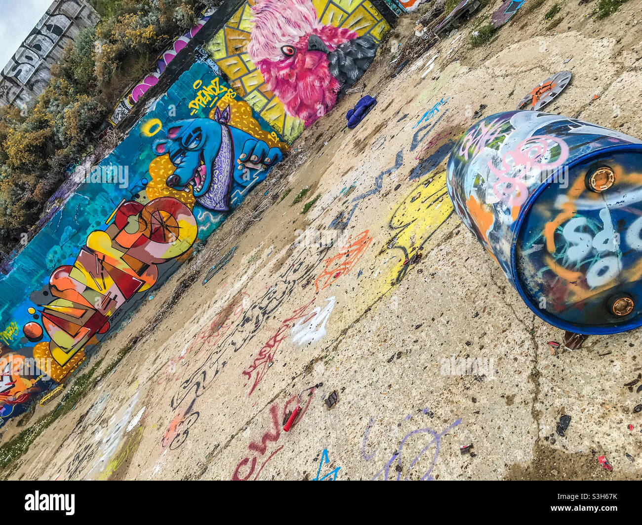 Waste ground with graffiti hi-res stock photography and images - Alamy