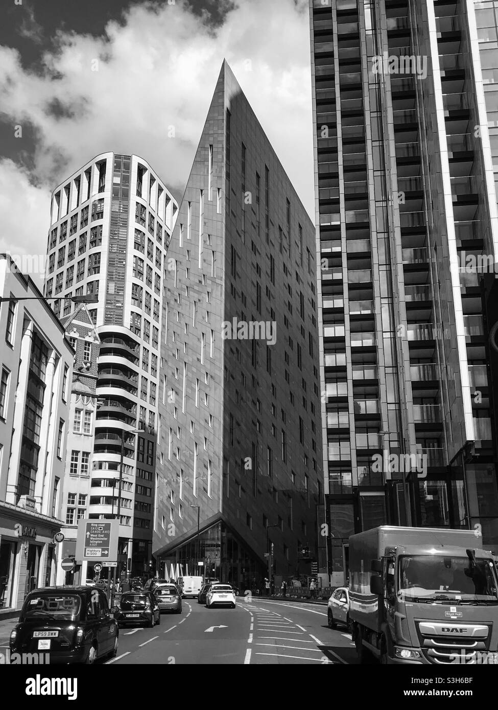 London to london city black and white smartphone stock photos - Alamy