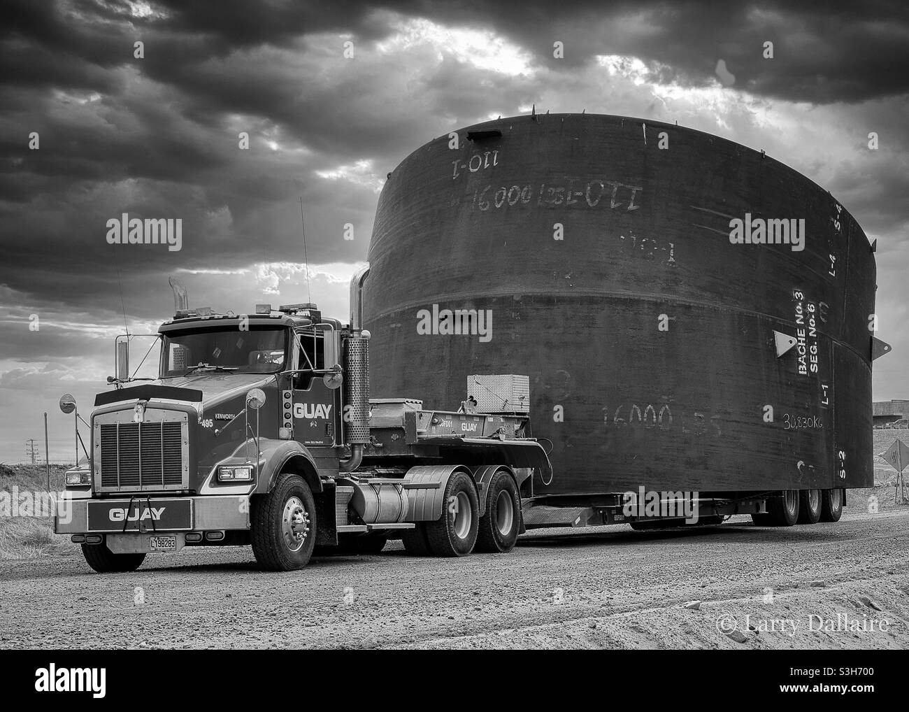 Heavy clouds black and white hi-res stock photography and images - Alamy