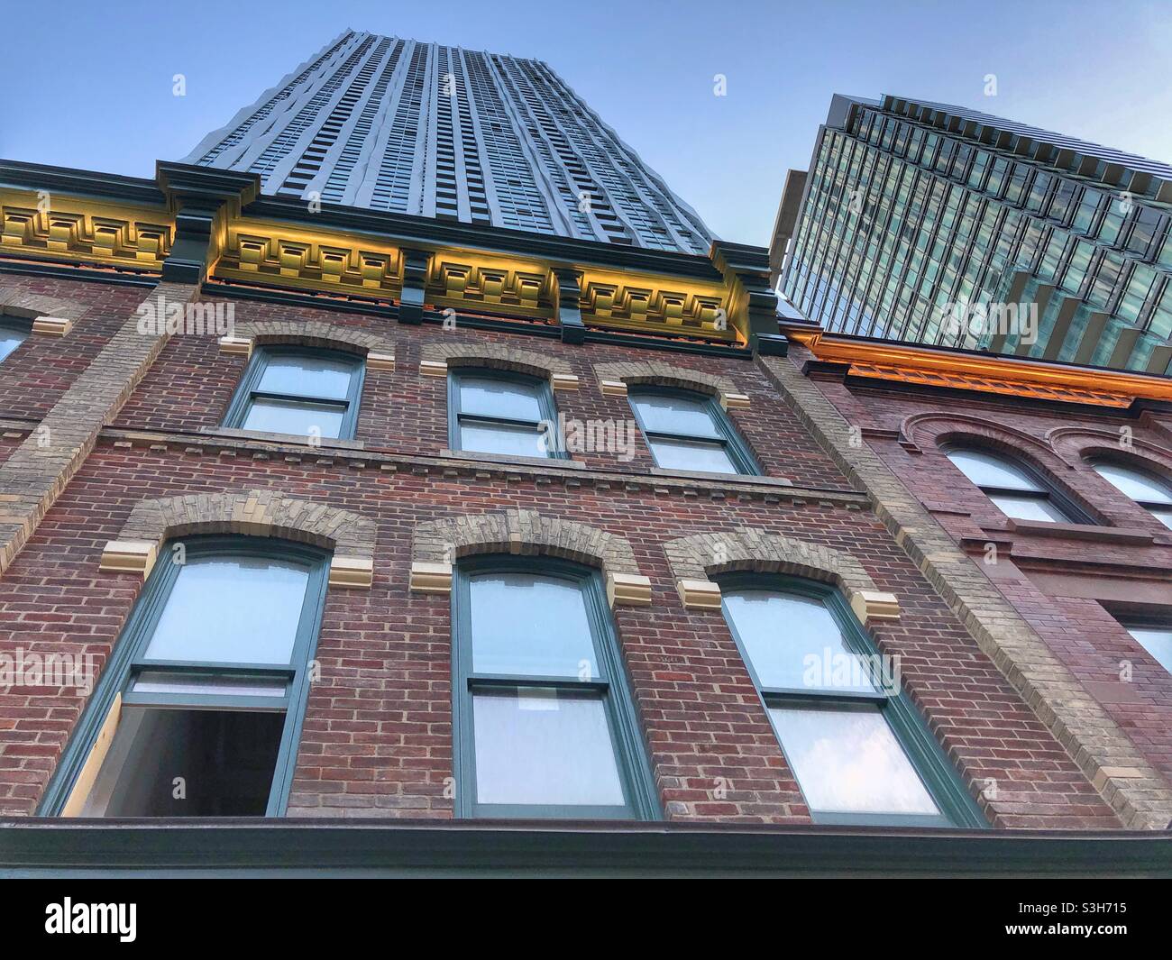 Sunlight skyscrapers hi-res stock photography and images - Alamy