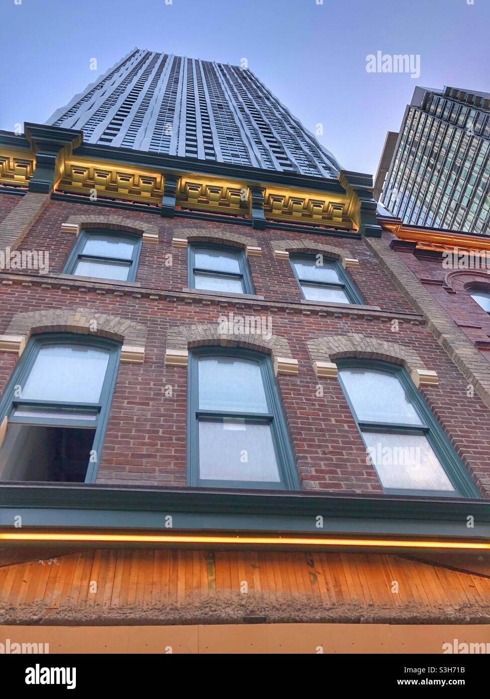 Skyscrapers windows close up hi-res stock photography and images - Alamy