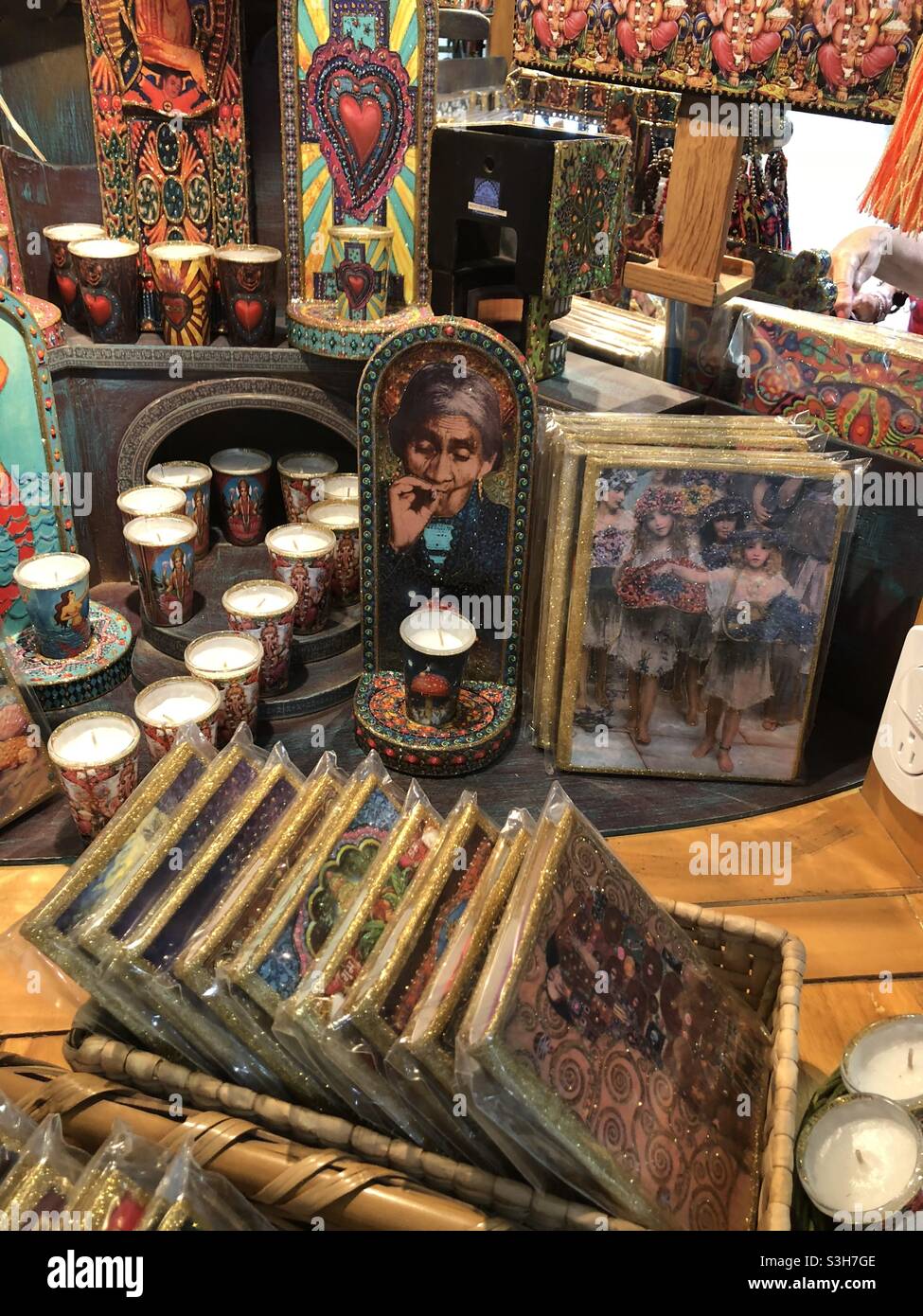 Ancestor table hi-res stock photography and images - Alamy