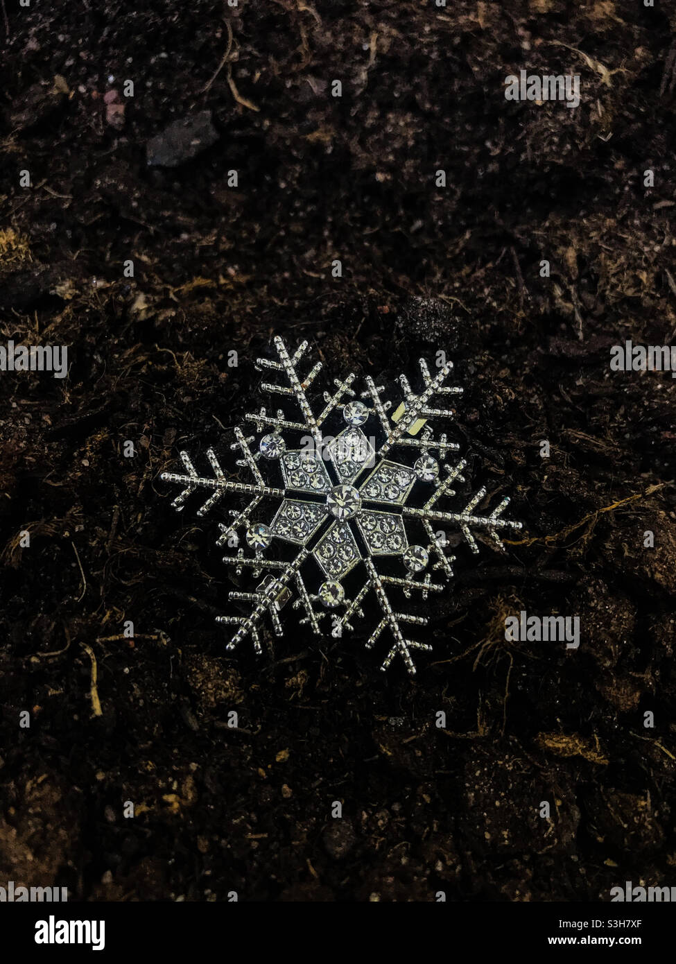 Artistic snowflake hi-res stock photography and images - Alamy