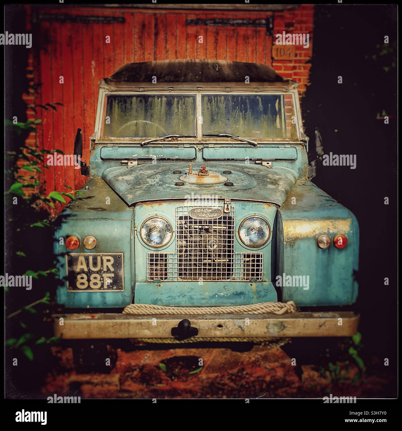 Vintage land rover hi-res stock photography and images - Alamy