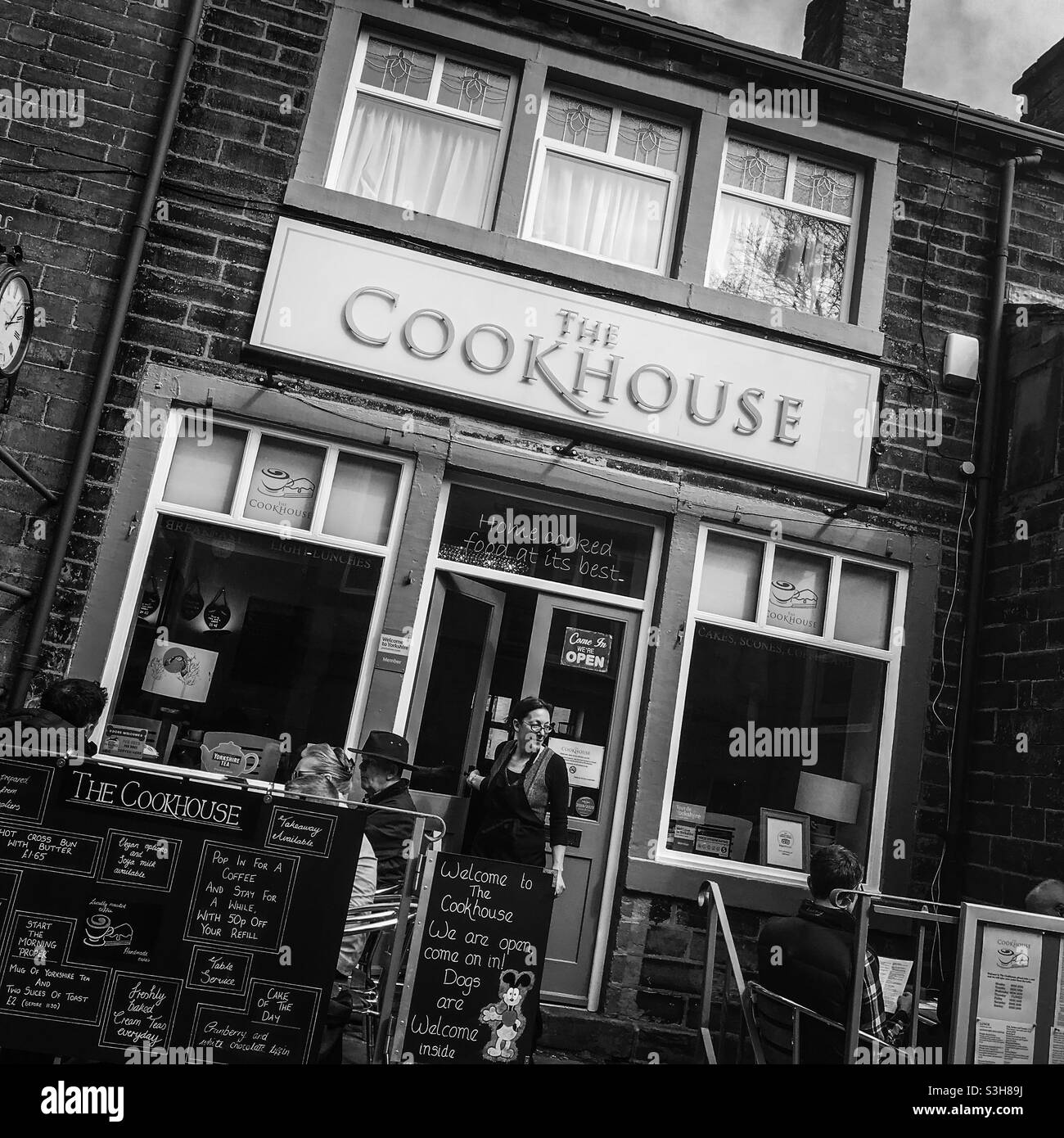 Haworth high street cafe Stock Photo - Alamy