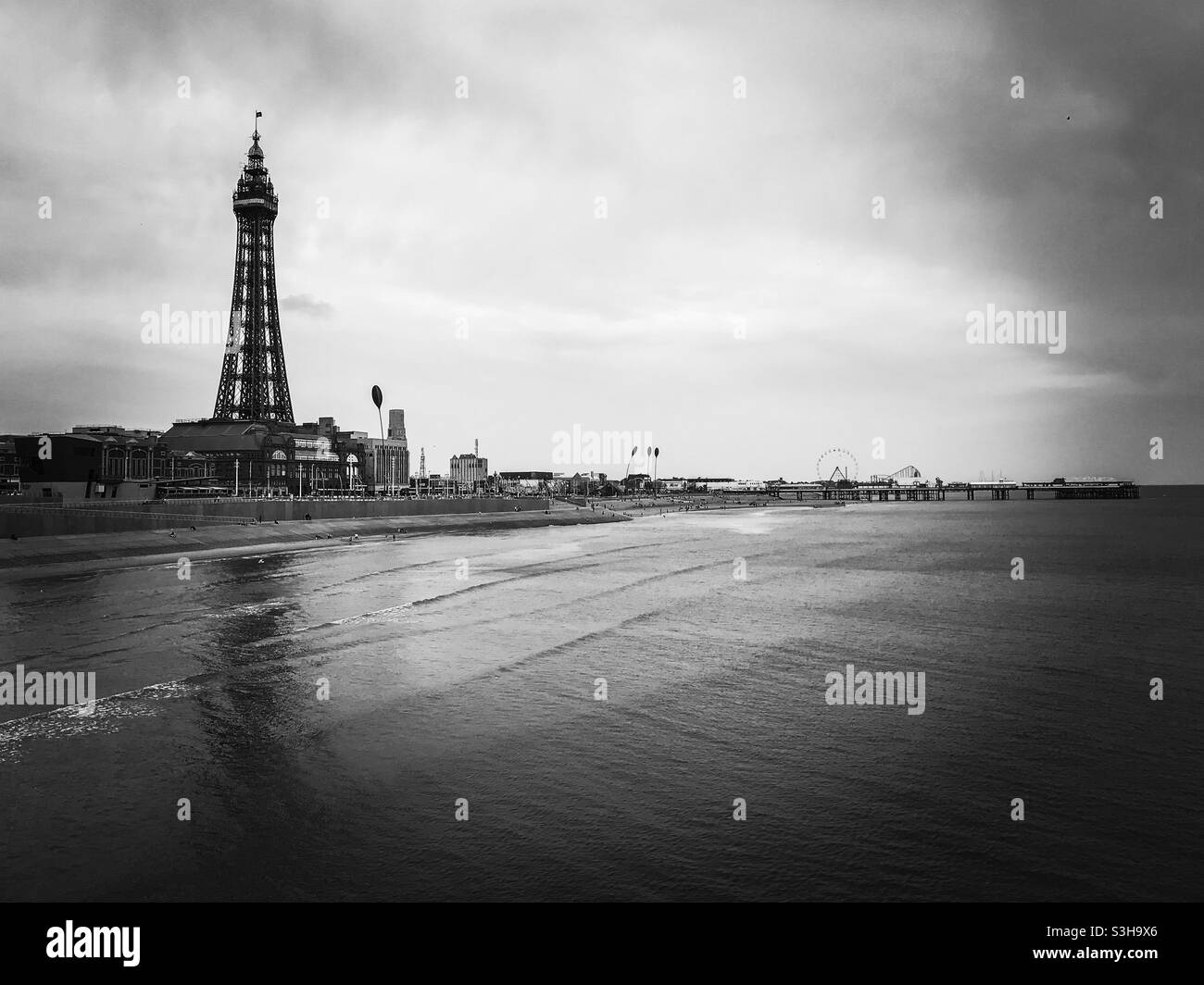 Blackpool Tower and beach Stock Photo - Alamy