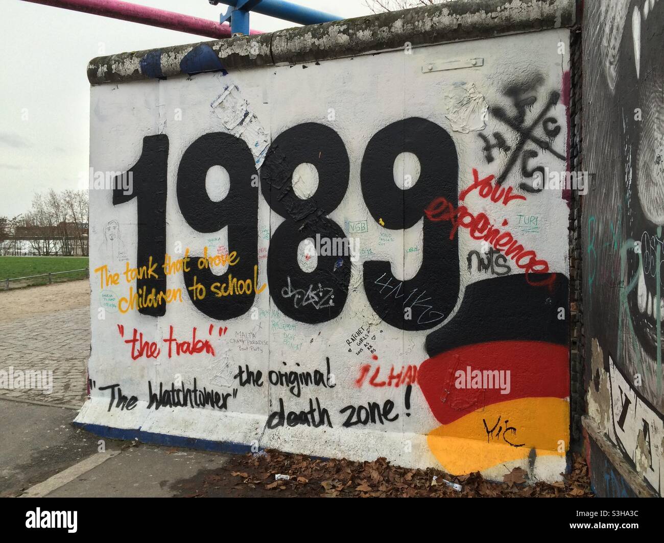Remnants of berlin wall hi-res stock photography and images - Alamy