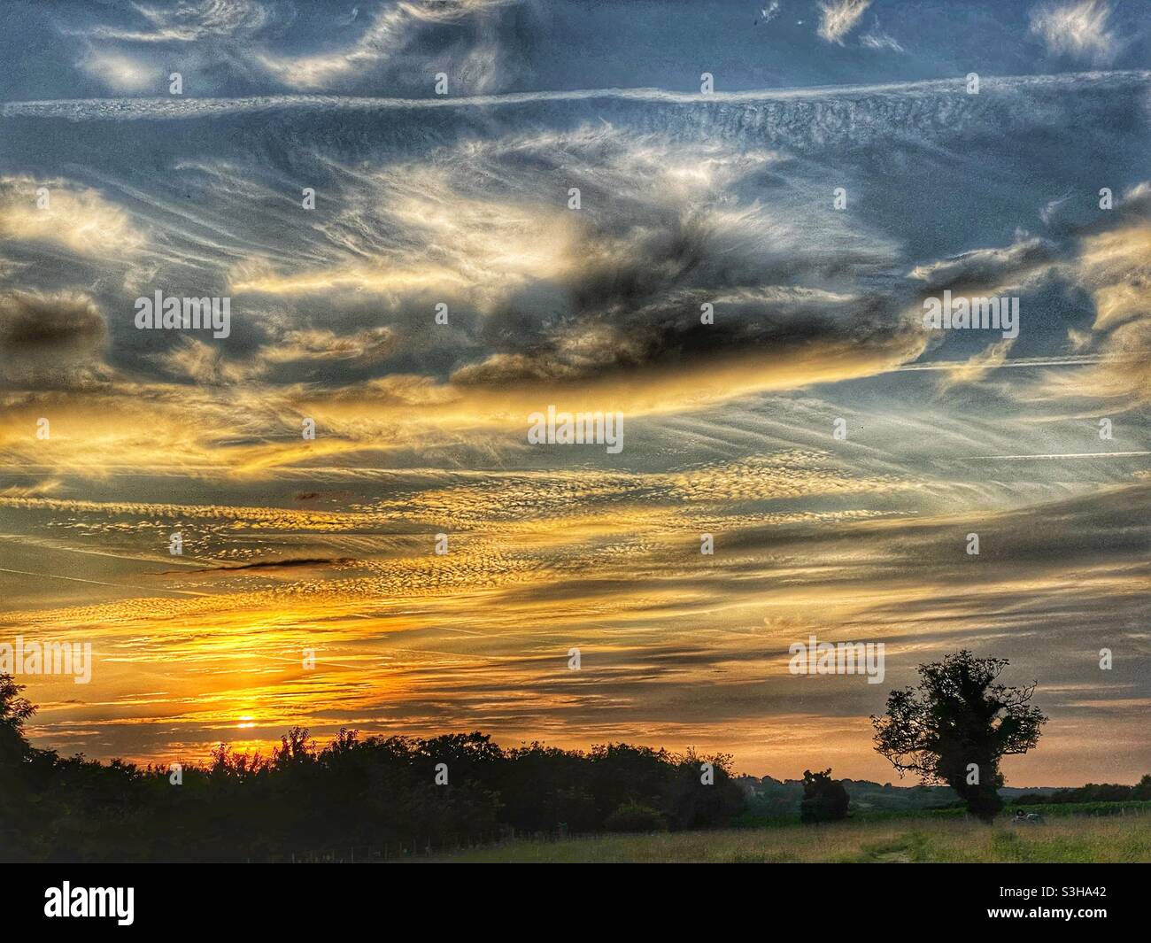 Skyscape hi-res stock photography and images - Alamy