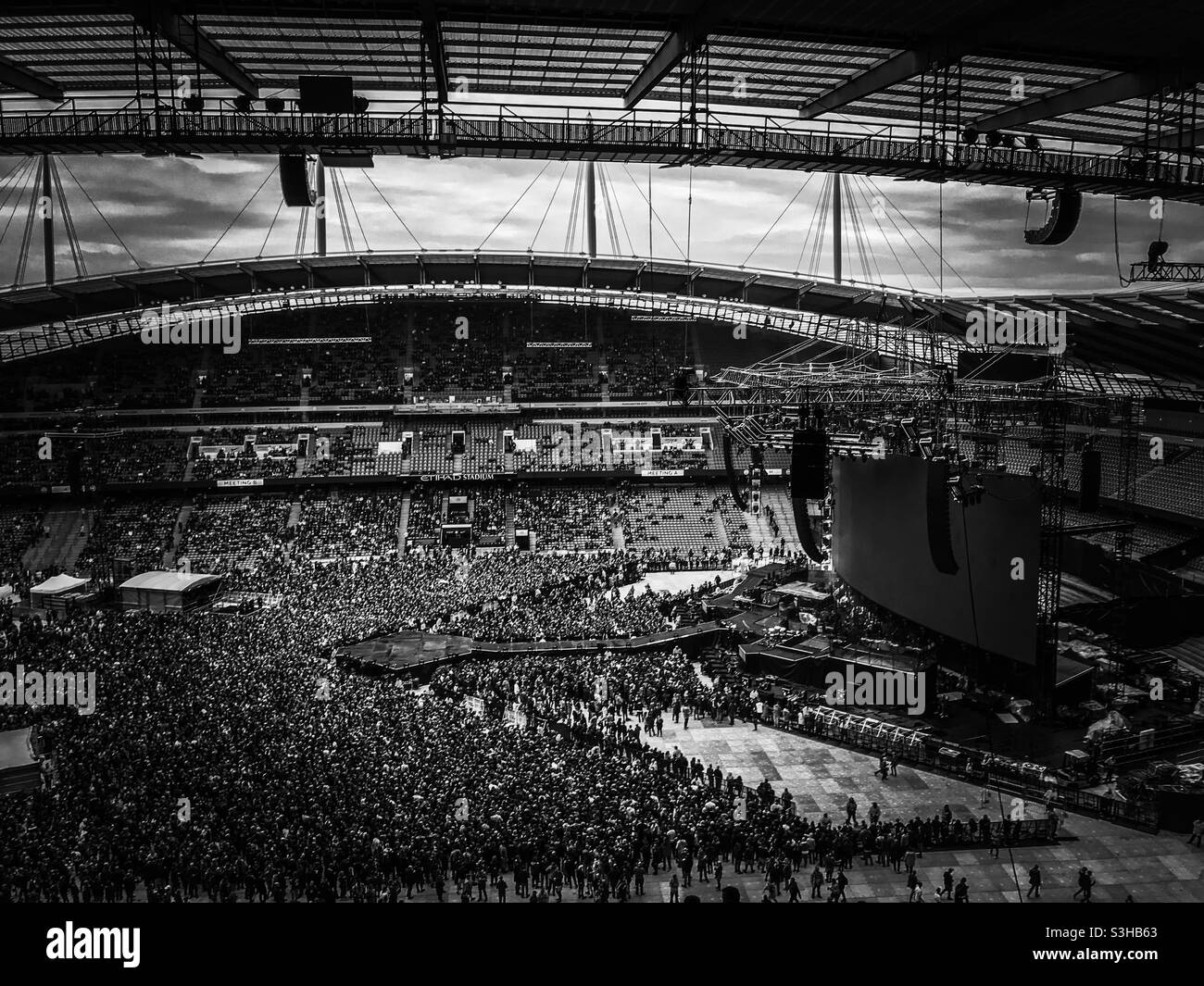 Stadium concert crowd Stock Photo - Alamy