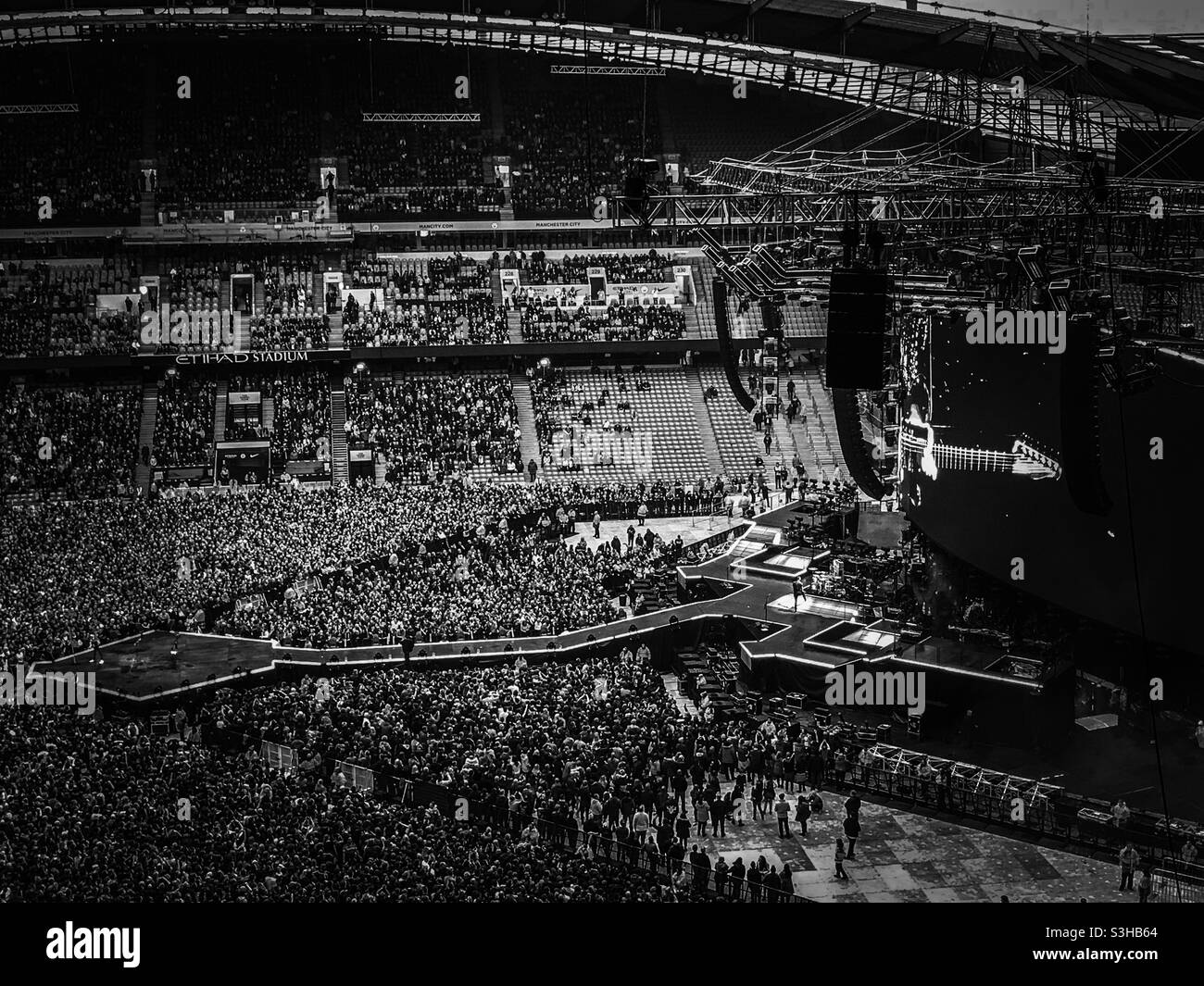 Stadium concert audience rock concert Black and White Stock Photos ...