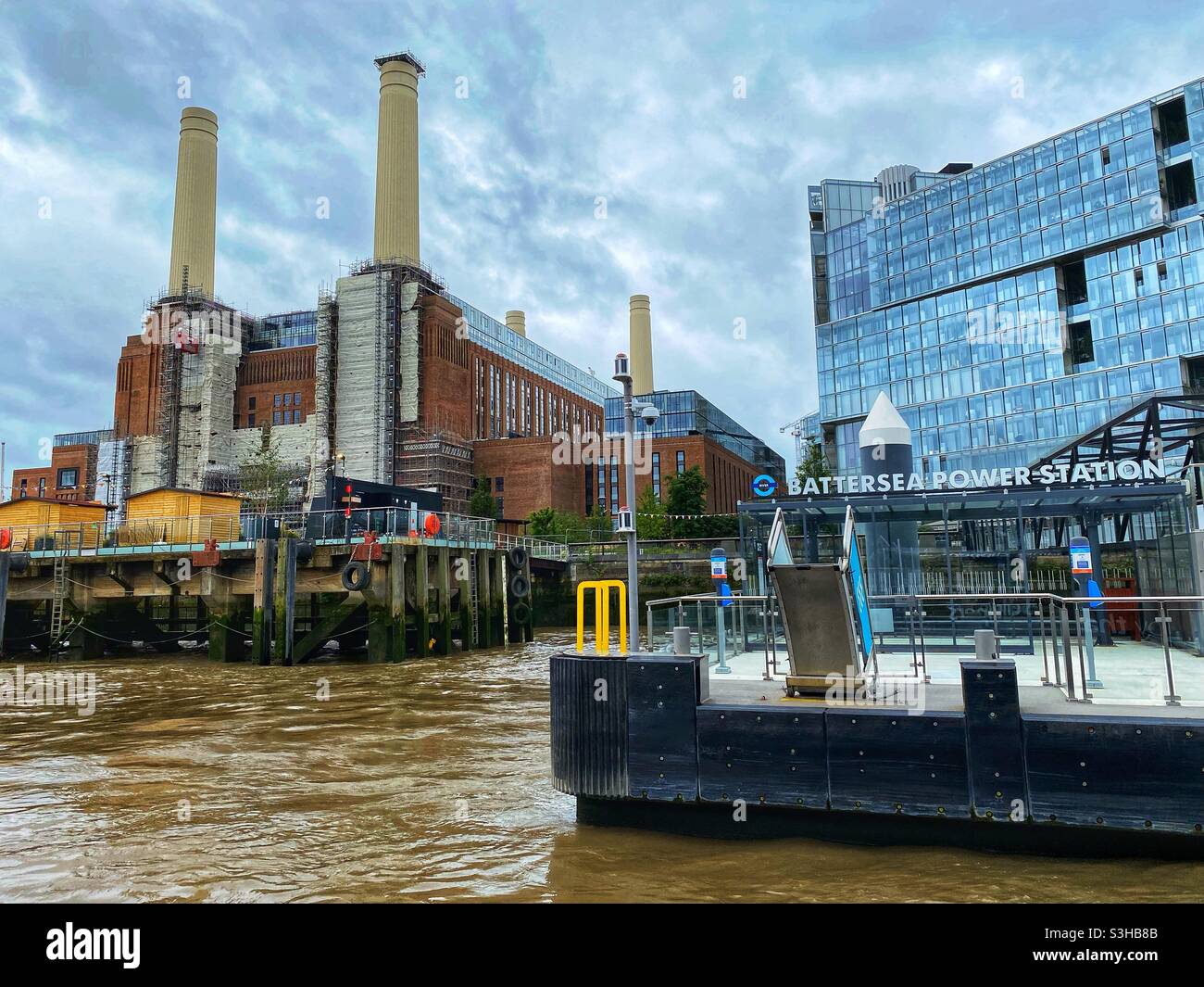 Thames clipper station hi-res stock photography and images - Alamy