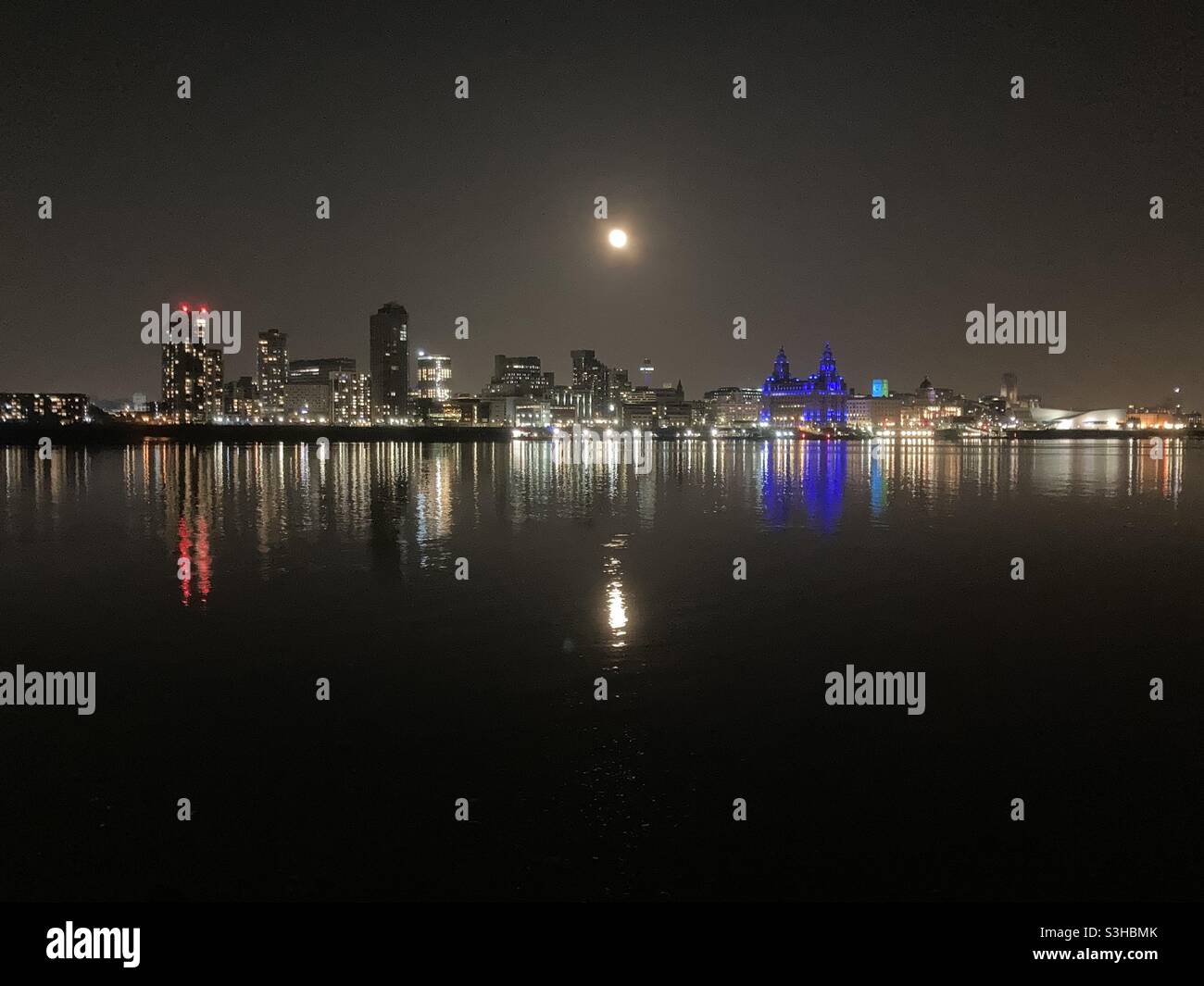 Liverpool skyline at night hi-res stock photography and images - Alamy