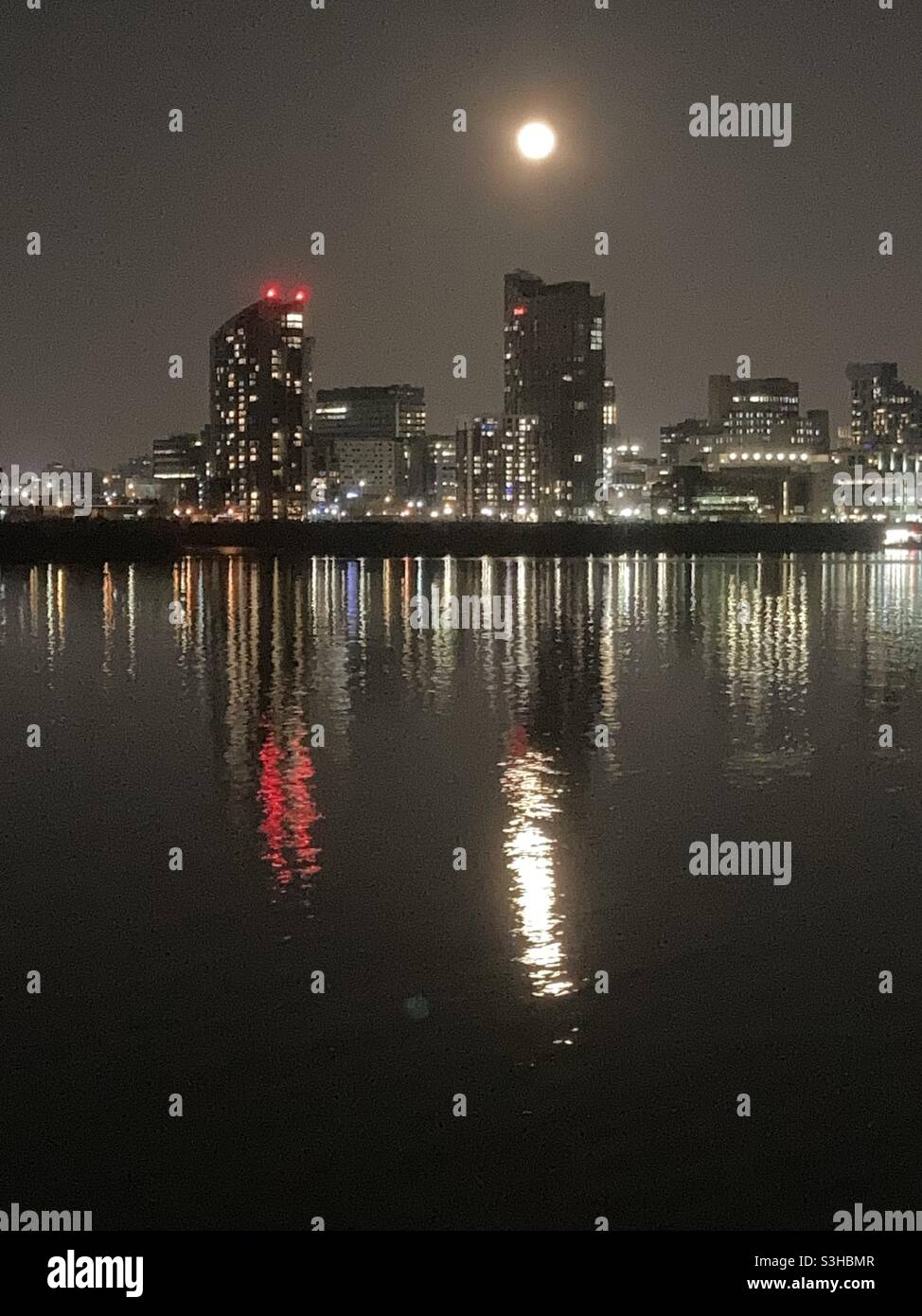 Liverpool moon hi-res stock photography and images - Alamy
