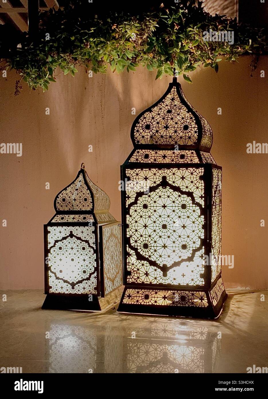 Lighting fixture hi-res stock photography and images - Alamy