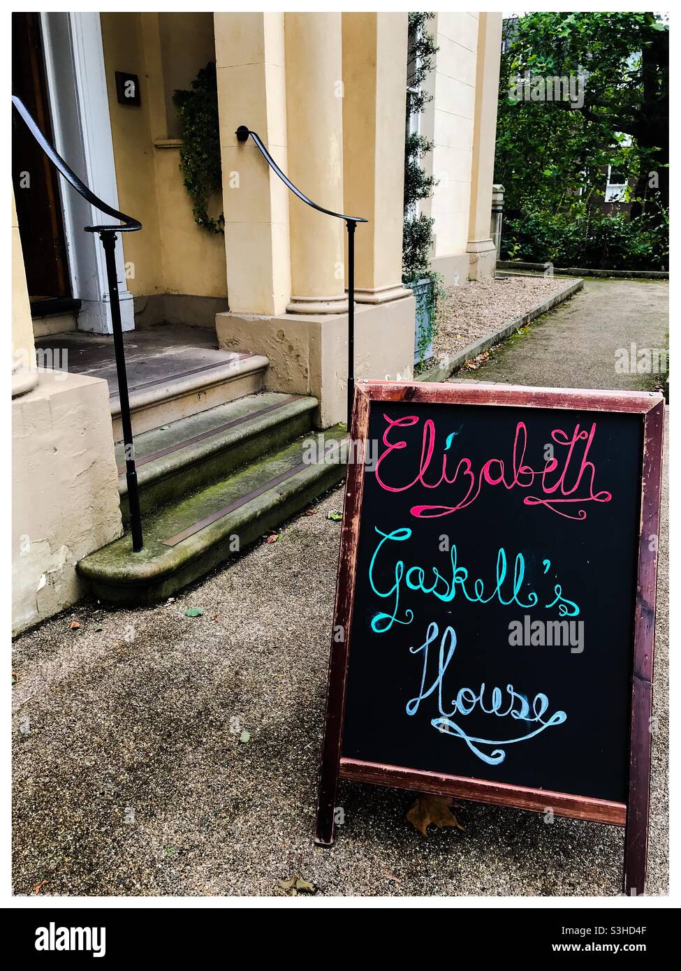 Elizabeth gaskell home hi-res stock photography and images - Alamy