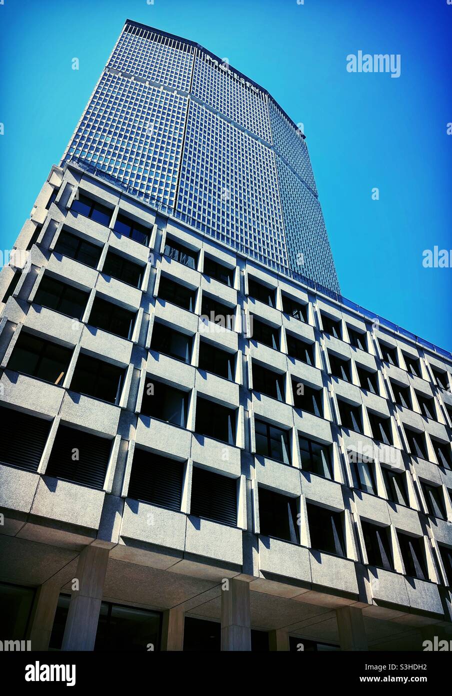 The MetLife building is located at 200 Park Ave. next to Grand Central ...