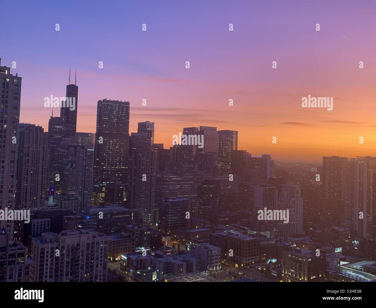 Chicago skyline sunset hi-res stock photography and images - Alamy