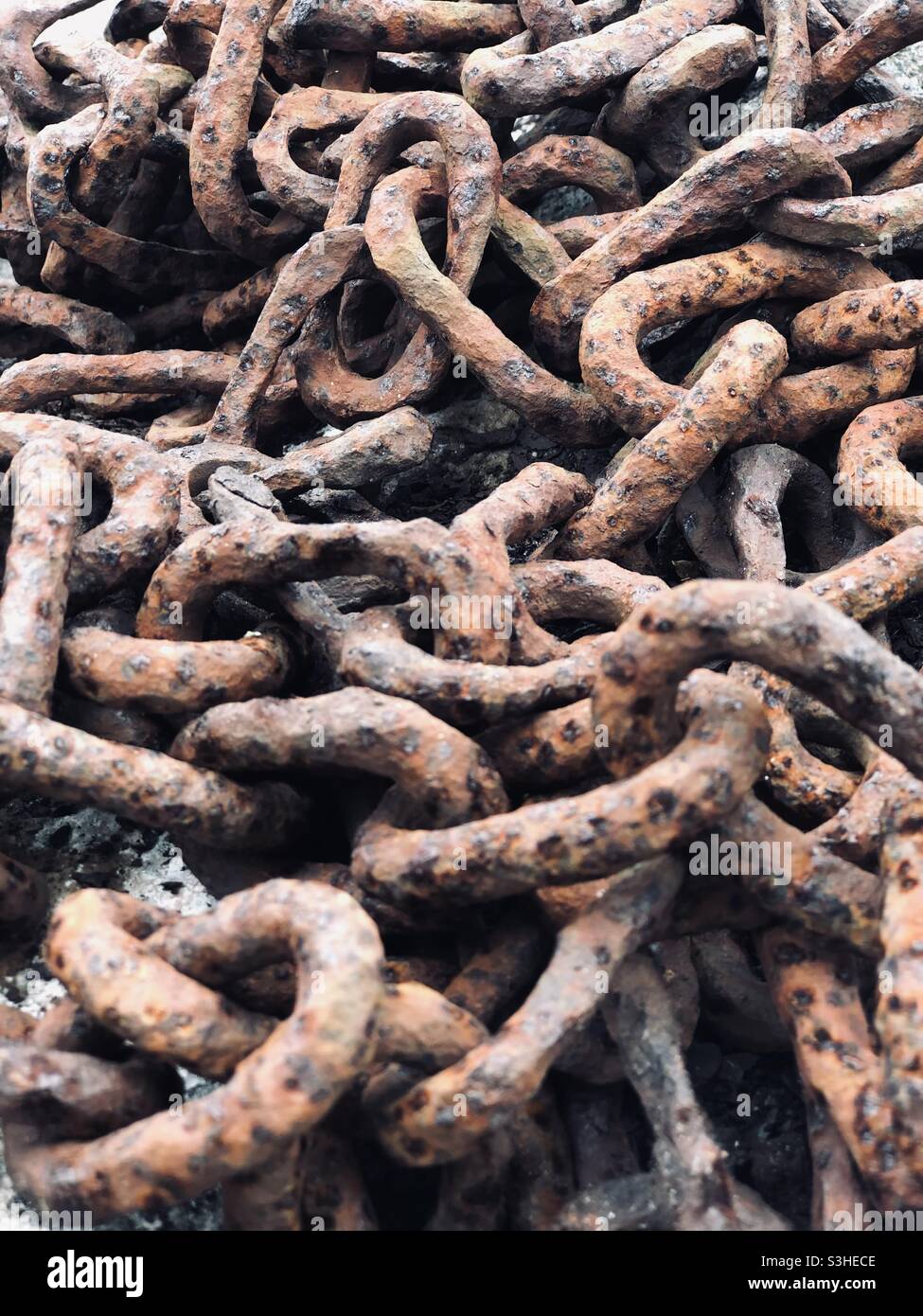 Rusted chains hi-res stock photography and images - Alamy