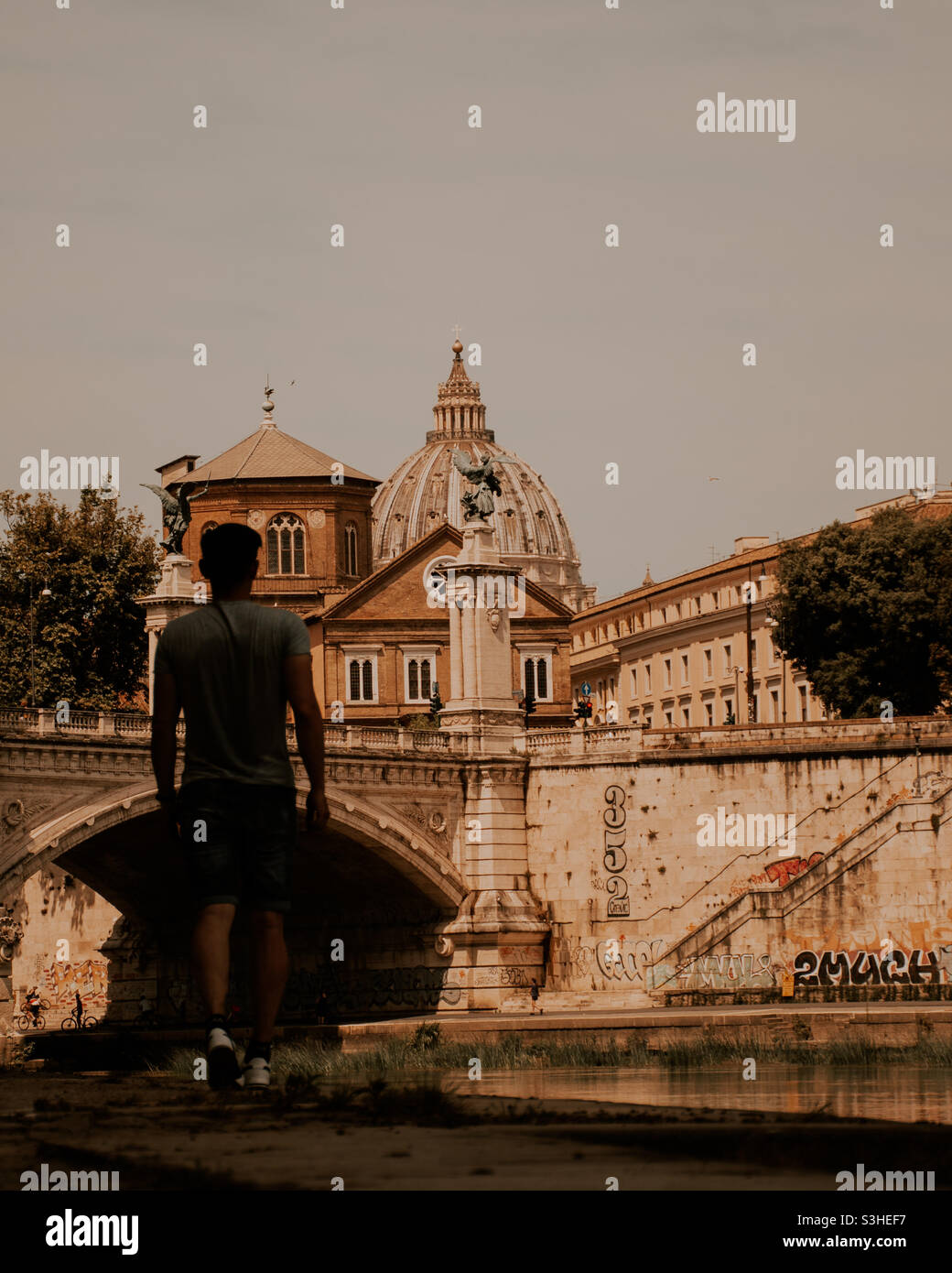 Tiber river walk hi-res stock photography and images - Alamy