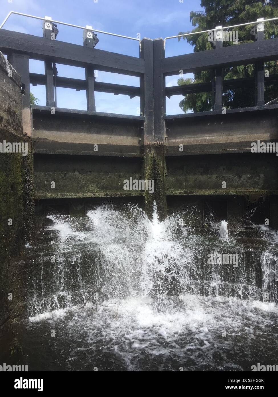 River barrow lock hi-res stock photography and images - Alamy
