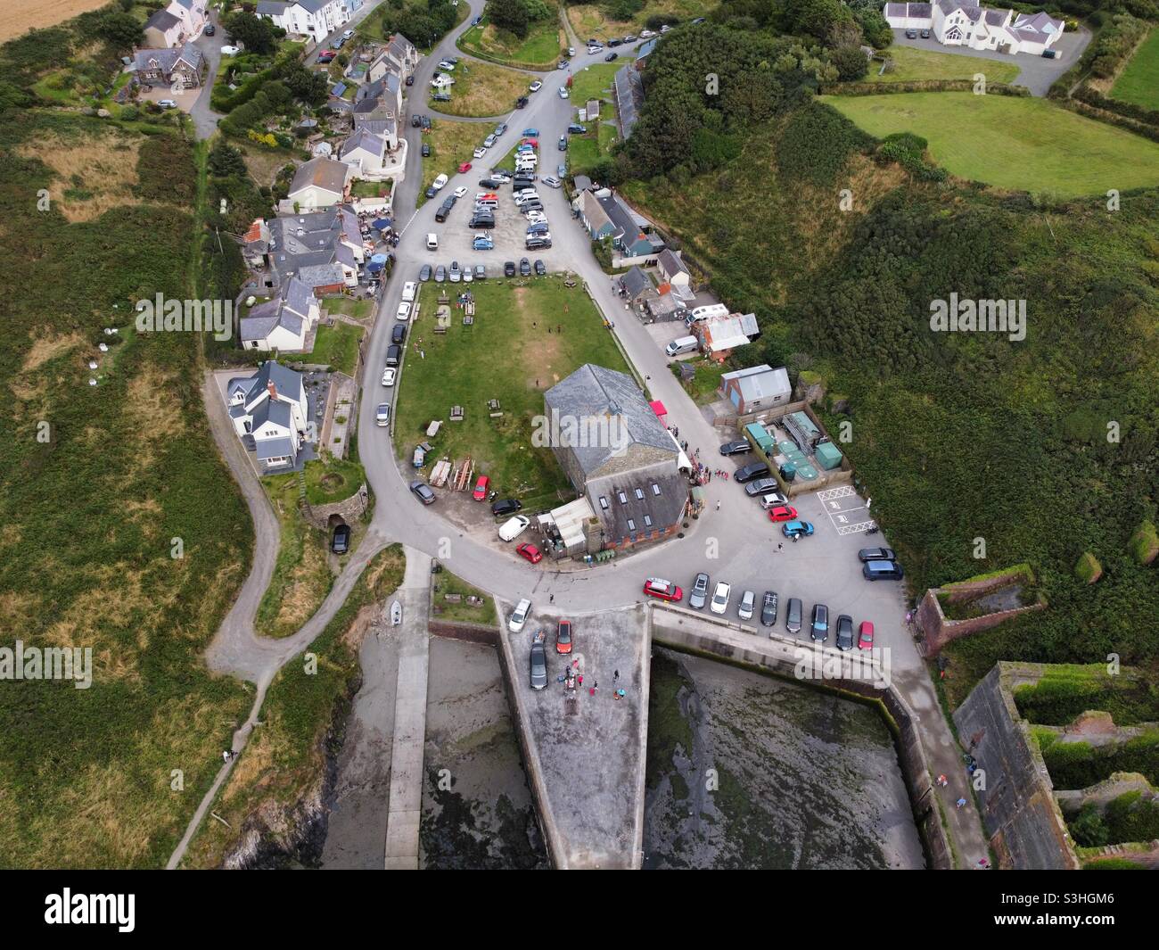 Pembrokeshire coastal village hi-res stock photography and images - Alamy