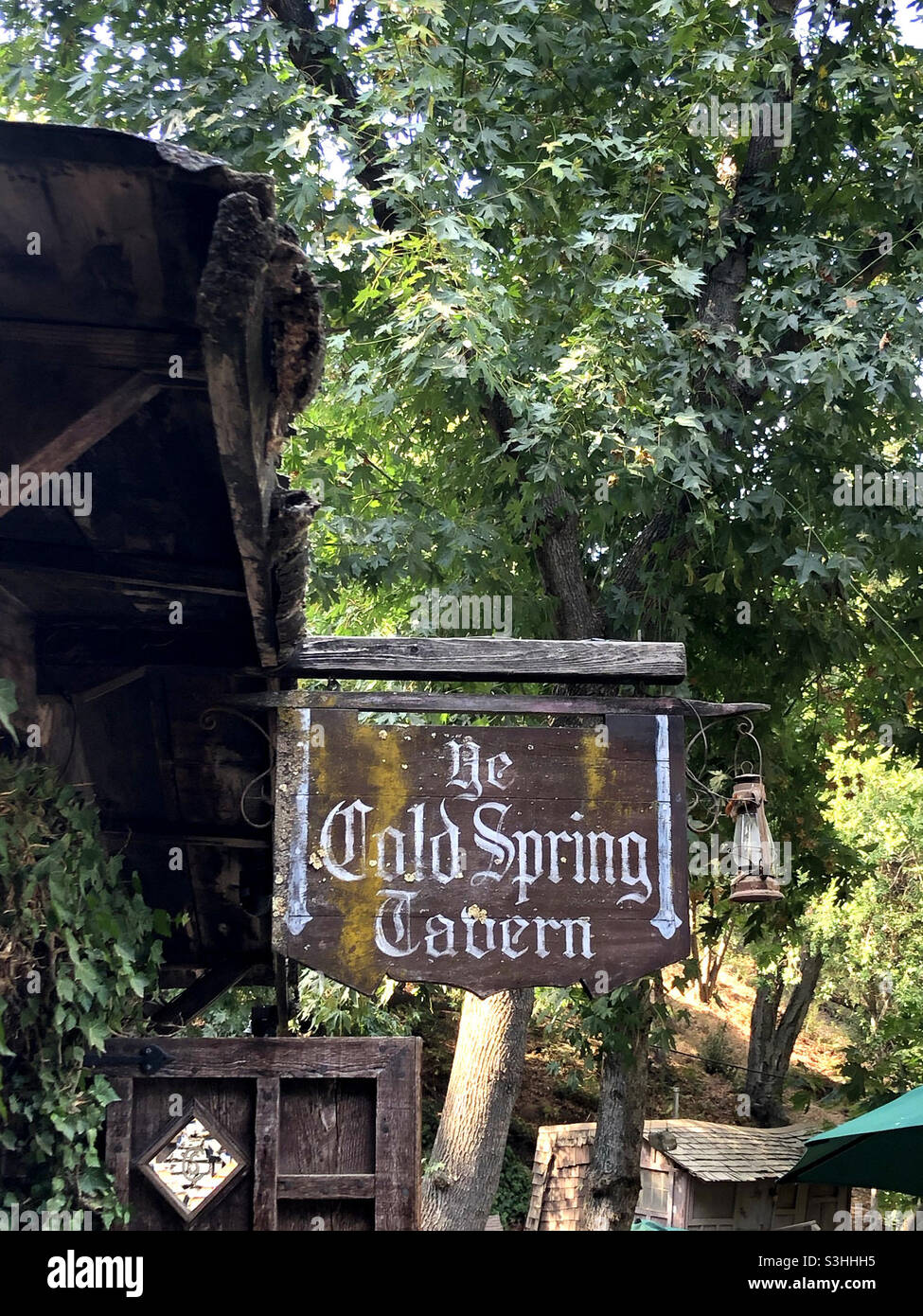 Tavern sign hi-res stock photography and images - Alamy