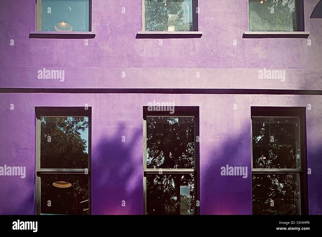 Purple building hi-res stock photography and images - Alamy