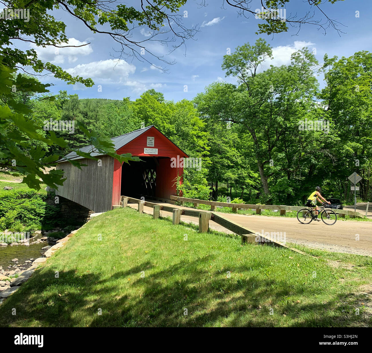 Green river covered bridge guilford hi-res stock photography and images ...