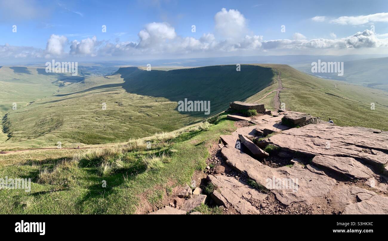 View along gwaun taff ridge in the Brecon Beacons wales Stock Photo - Alamy