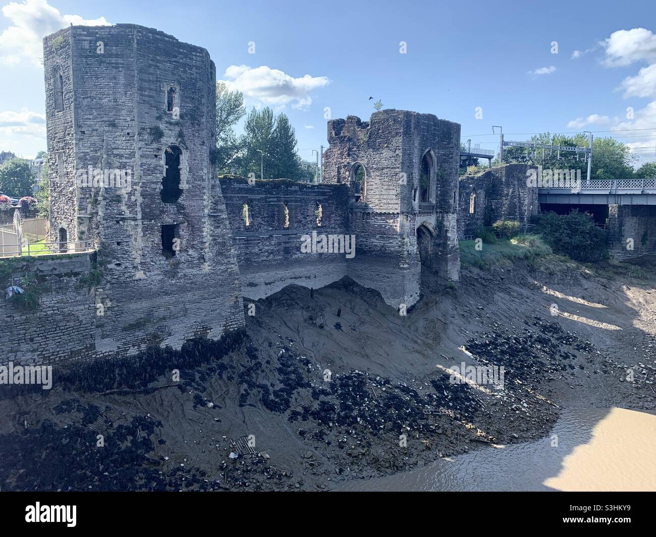 Newport castle at low tide in summer Stock Photo - Alamy