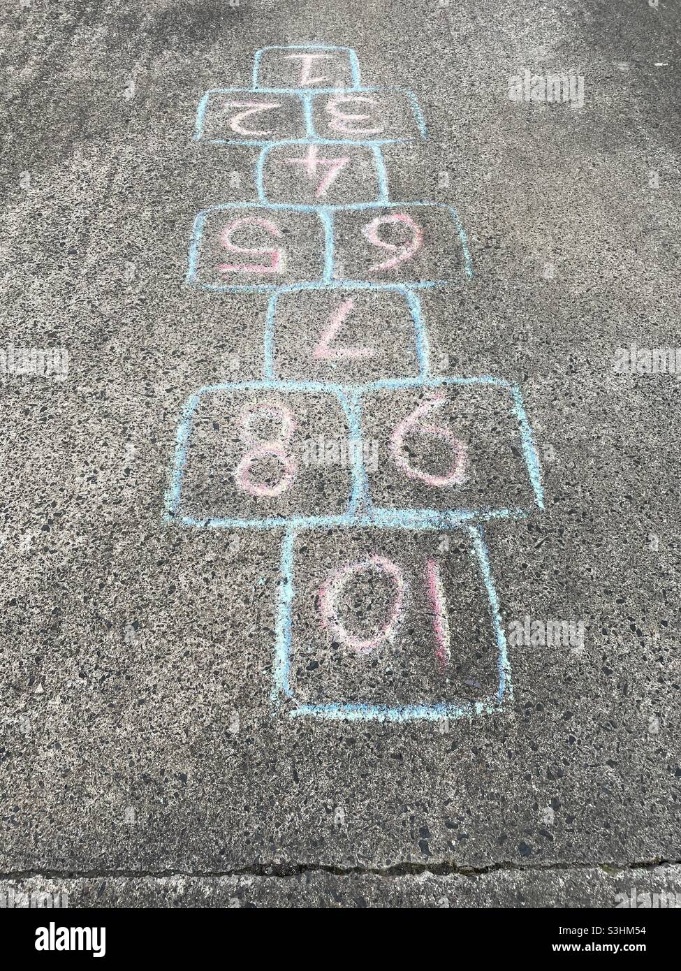 Hopscotch image hi-res stock photography and images - Alamy