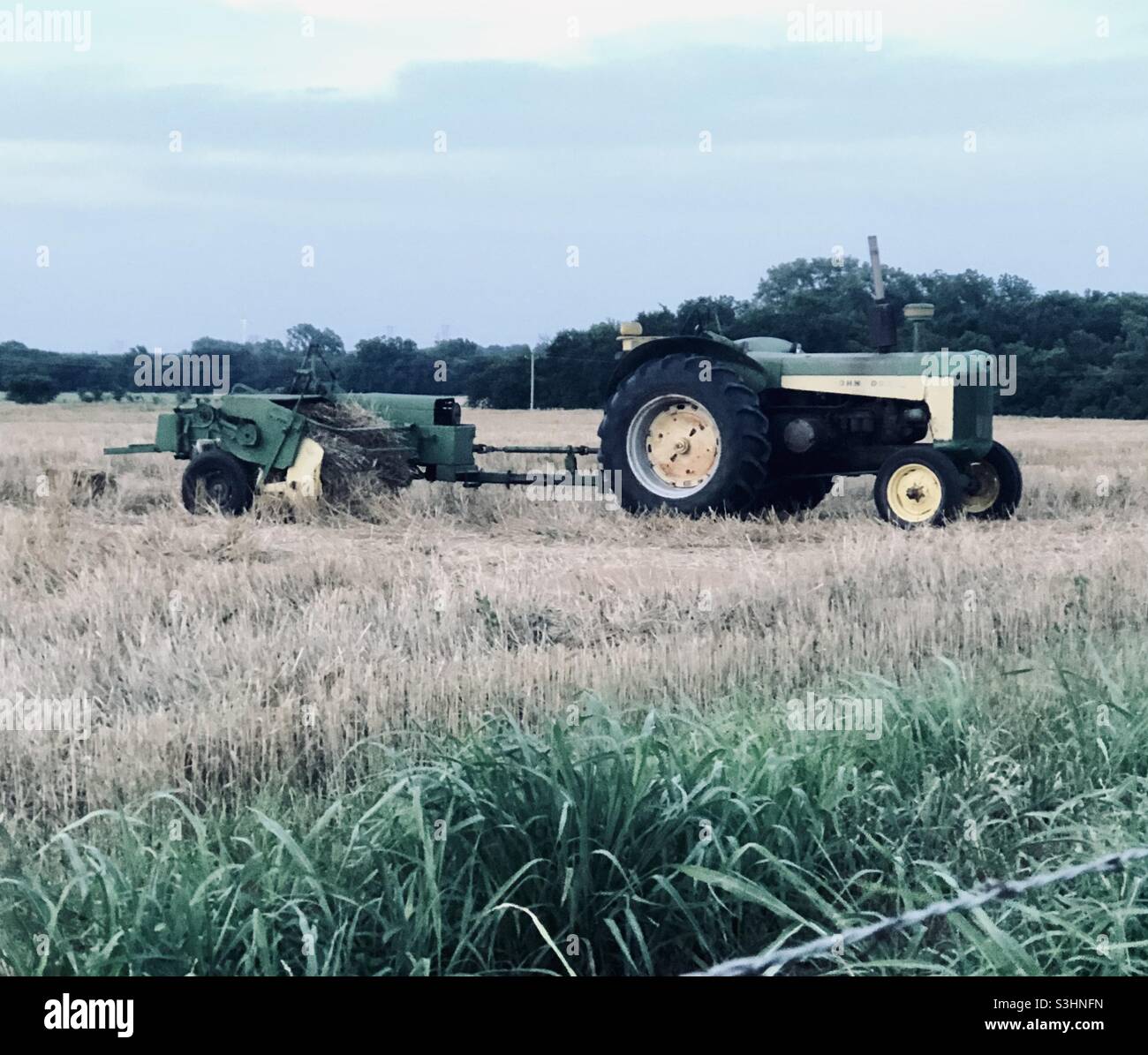 Making hay bales hi-res stock photography and images - Alamy