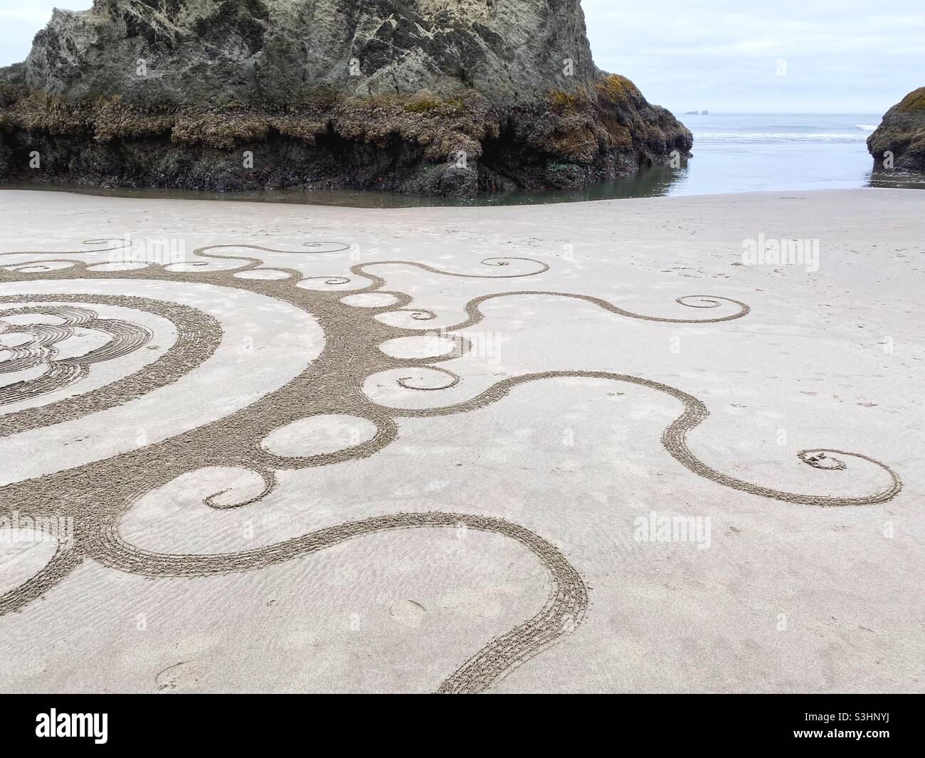 Design in the sand hi-res stock photography and images - Alamy
