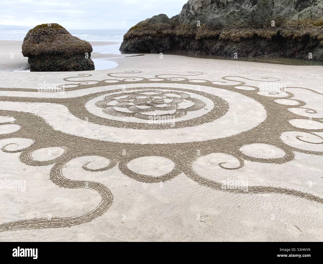 Labyrinth art hi-res stock photography and images - Alamy