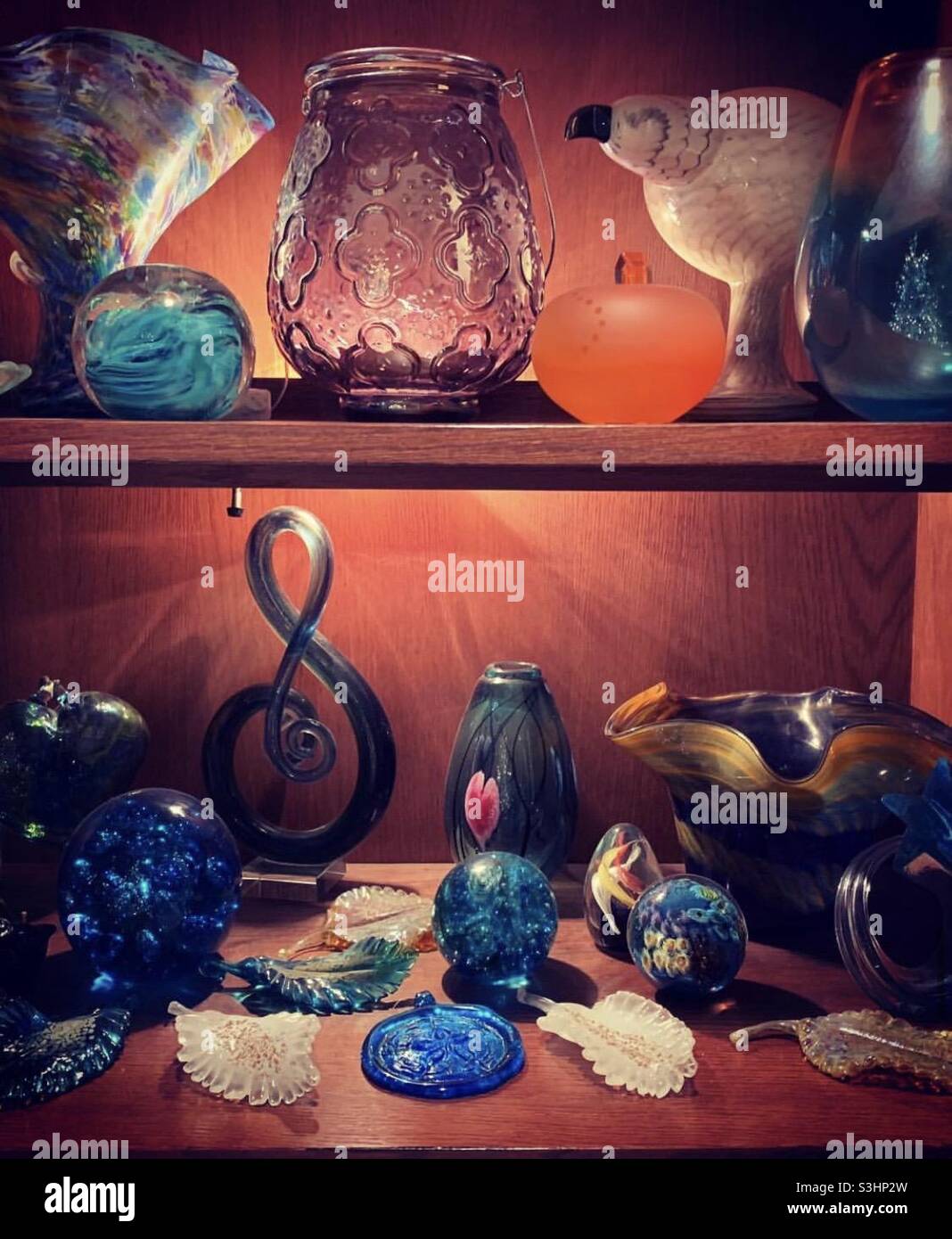 Glass art home hi-res stock photography and images - Alamy