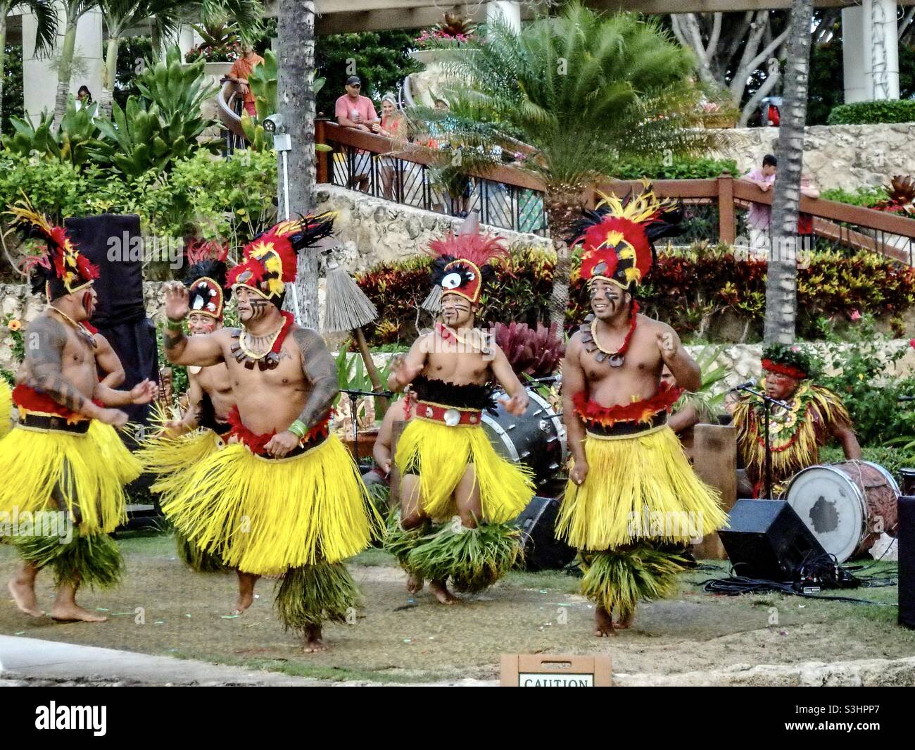 Hawaiian dancers hi-res stock photography and images - Alamy