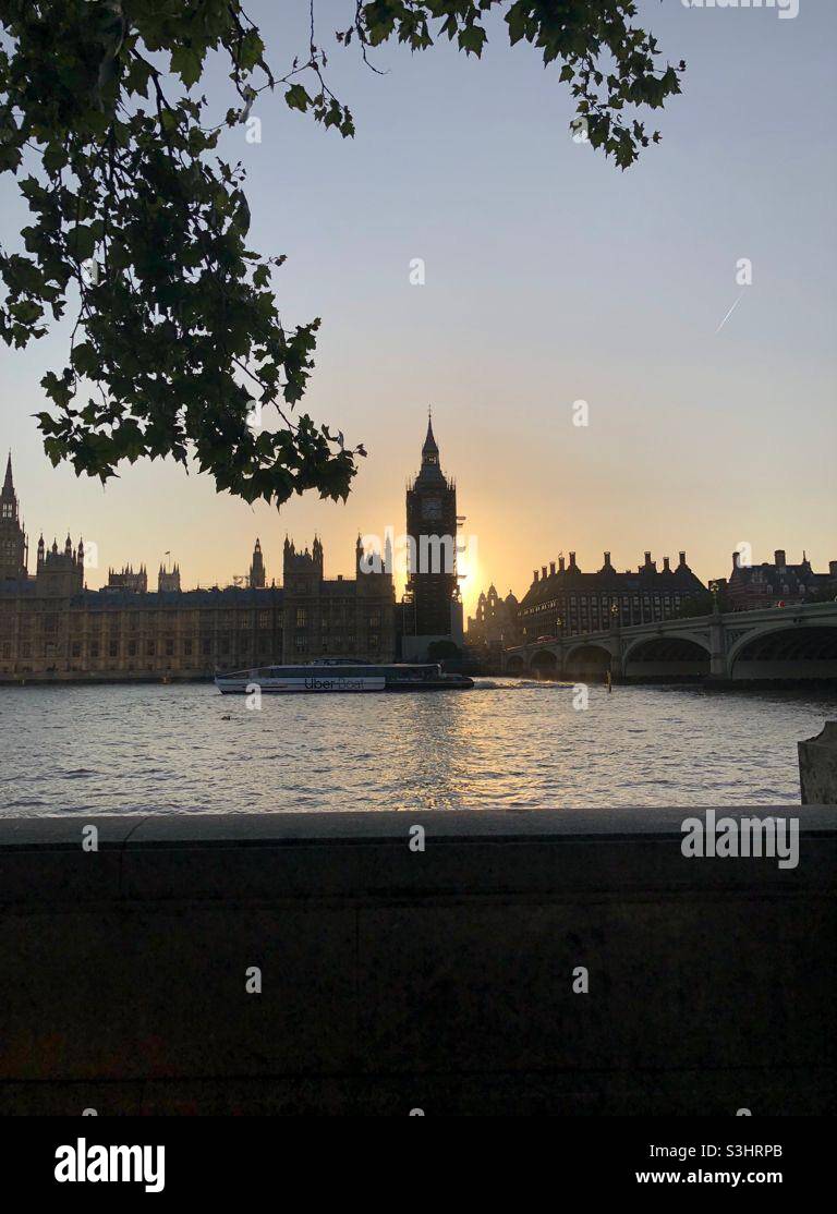 Big ben sun behind hi-res stock photography and images - Alamy