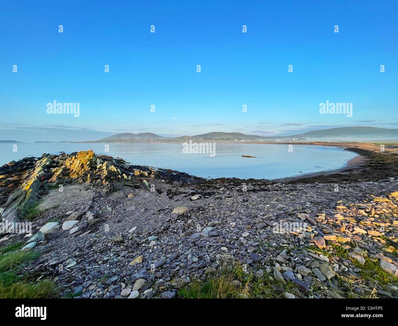 The English beach or Red Rocks beach (An Rinn Rua) on BallinSkellig Bay ...