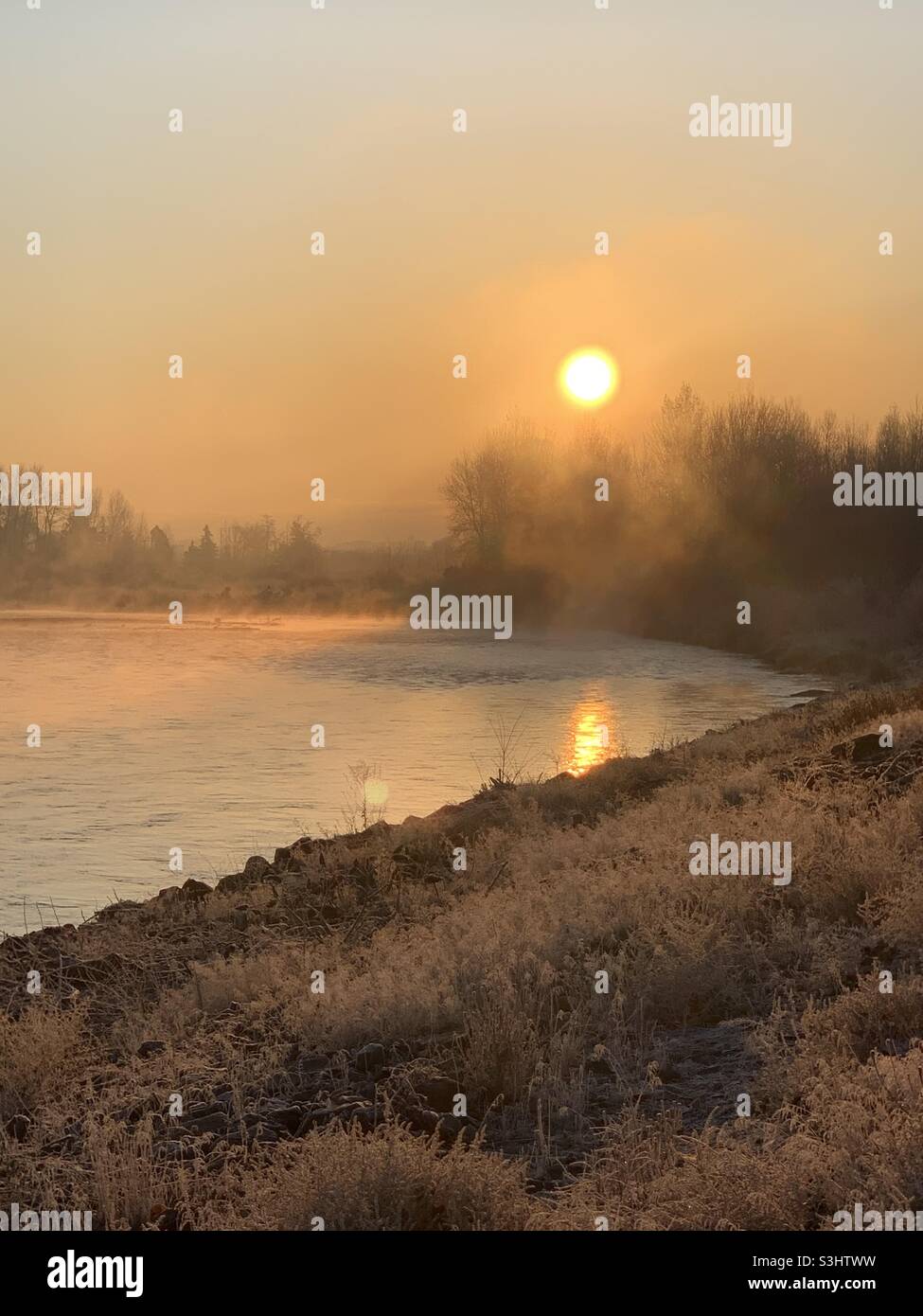 Morning river sunrise hi-res stock photography and images - Alamy