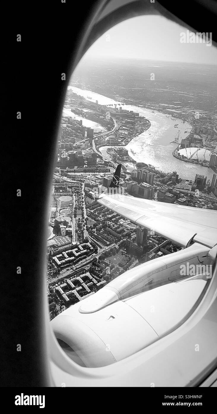 London from plane window Black and White Stock Photos & Images - Alamy