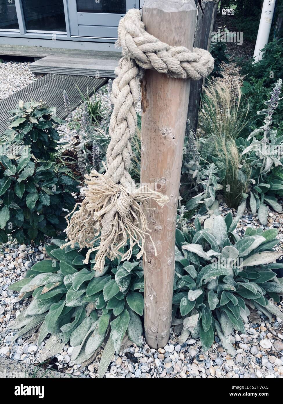 a rope is tied to a pole, the end of which is frayed Stock Photo - Alamy