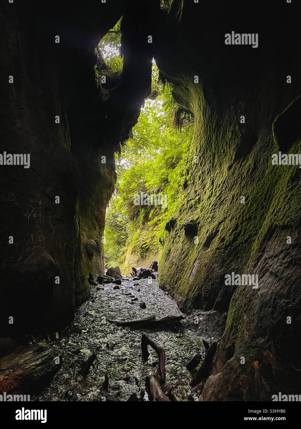 Cave tunnel hi-res stock photography and images - Alamy
