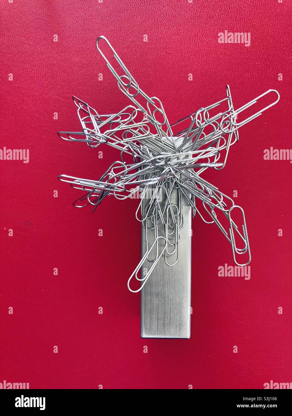 Clips and paper hi-res stock photography and images - Alamy