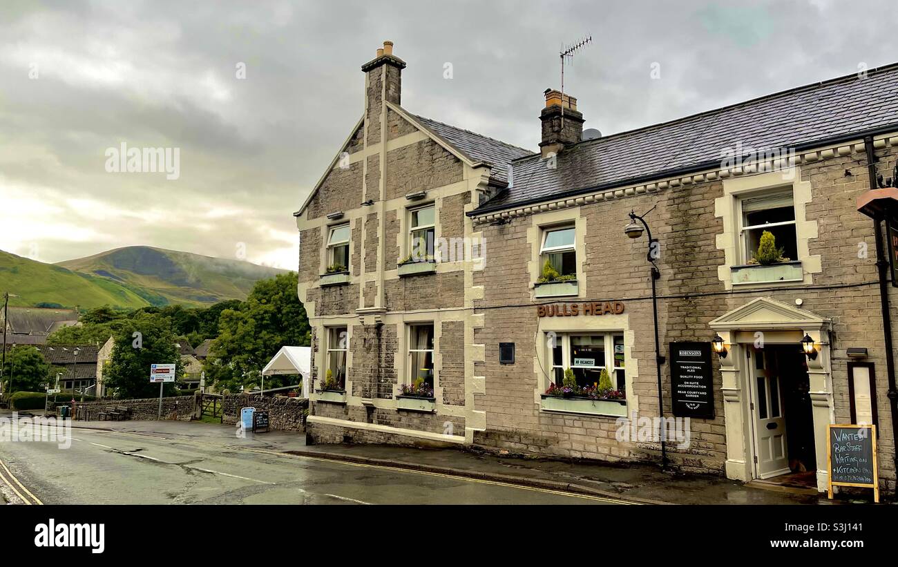 Pub in castleton uk hi-res stock photography and images - Alamy