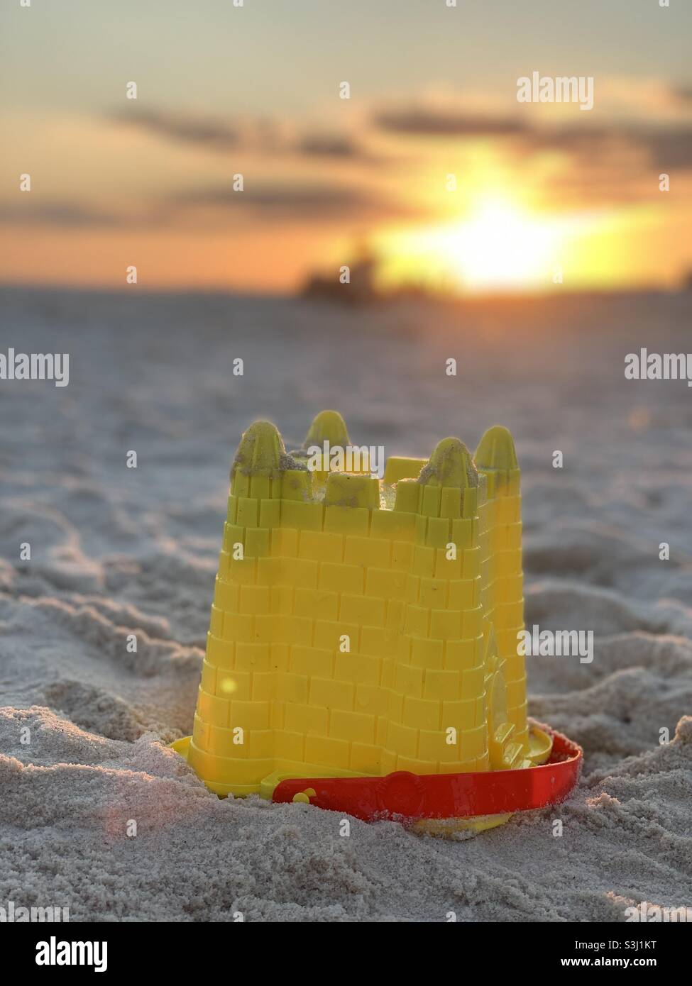 See through bucket hi-res stock photography and images - Alamy