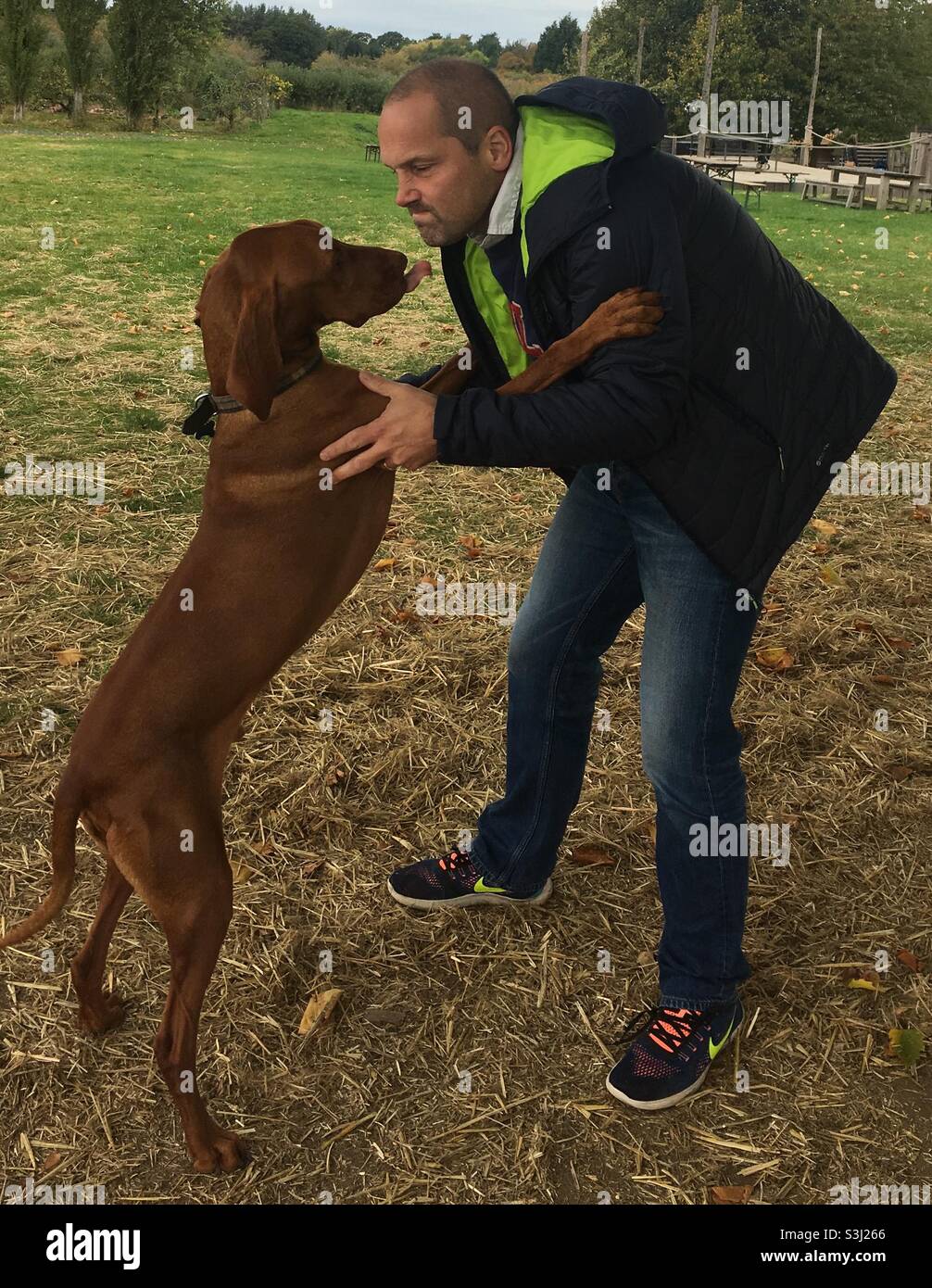 Kiss teeth hi-res stock photography and images - Alamy
