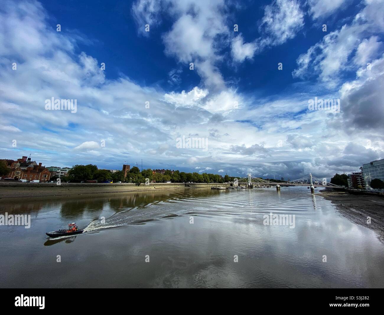 The river Thames and Chelsea Bridge seen from Albert Bridge in London ...